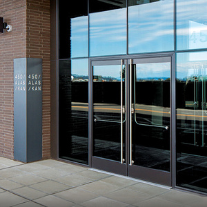 Blumcraft® Entice® CH Series Entrance System | CRL